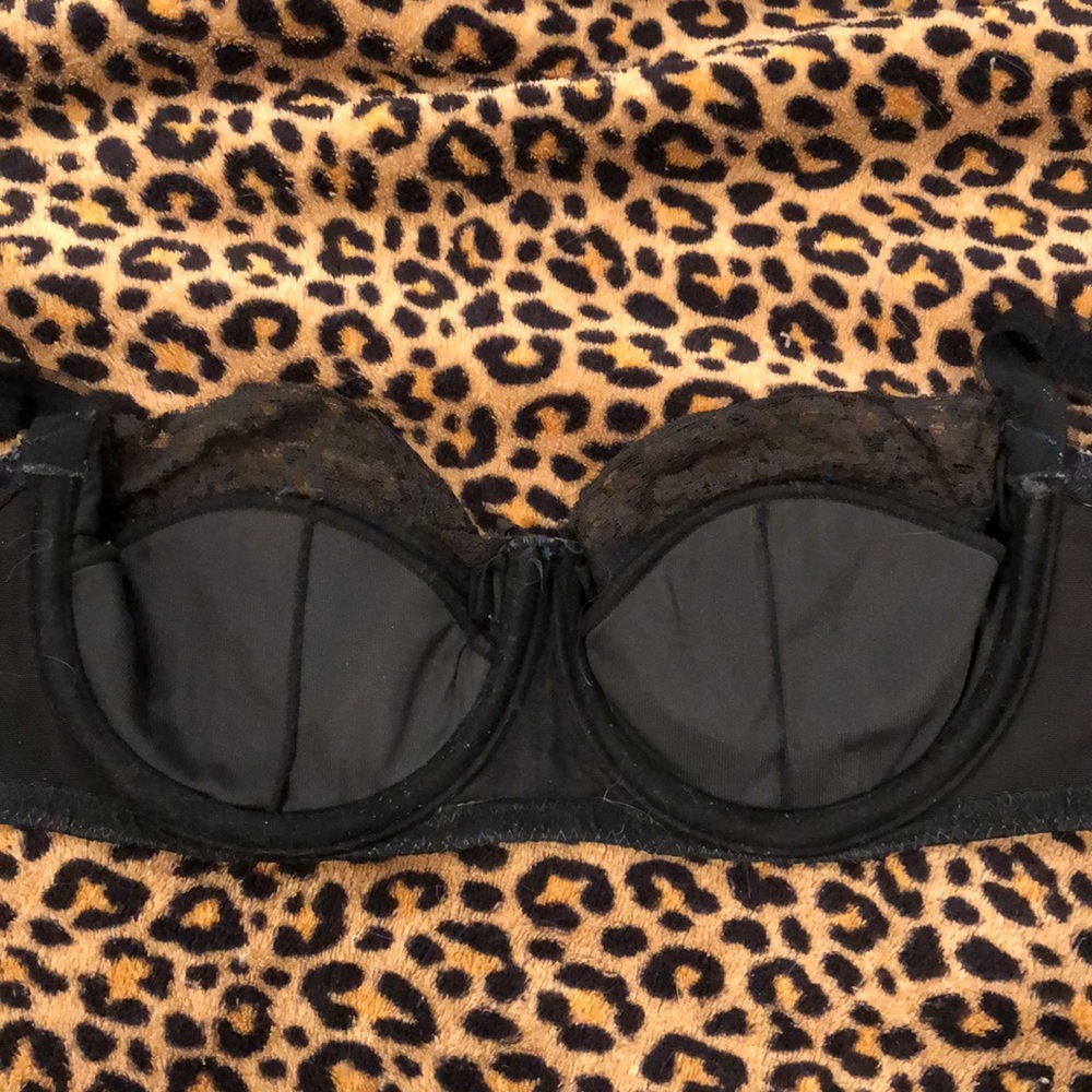 Vintage Pointy Bra Pinup Black Lace - Gem